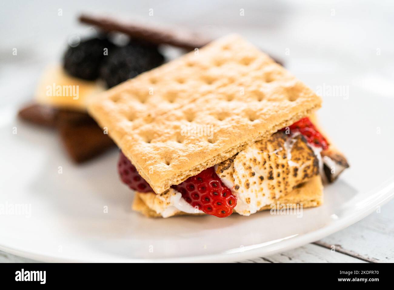 Fruit smores hi-res stock photography and images - Alamy