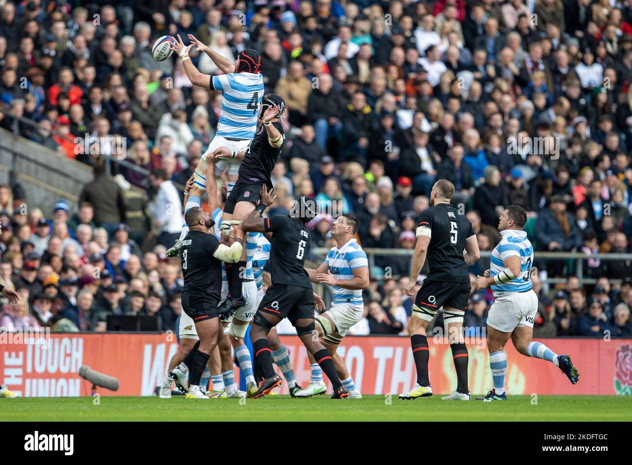 Twickenham, London, UK. 6th November 2022; Twickenham, London, England ...