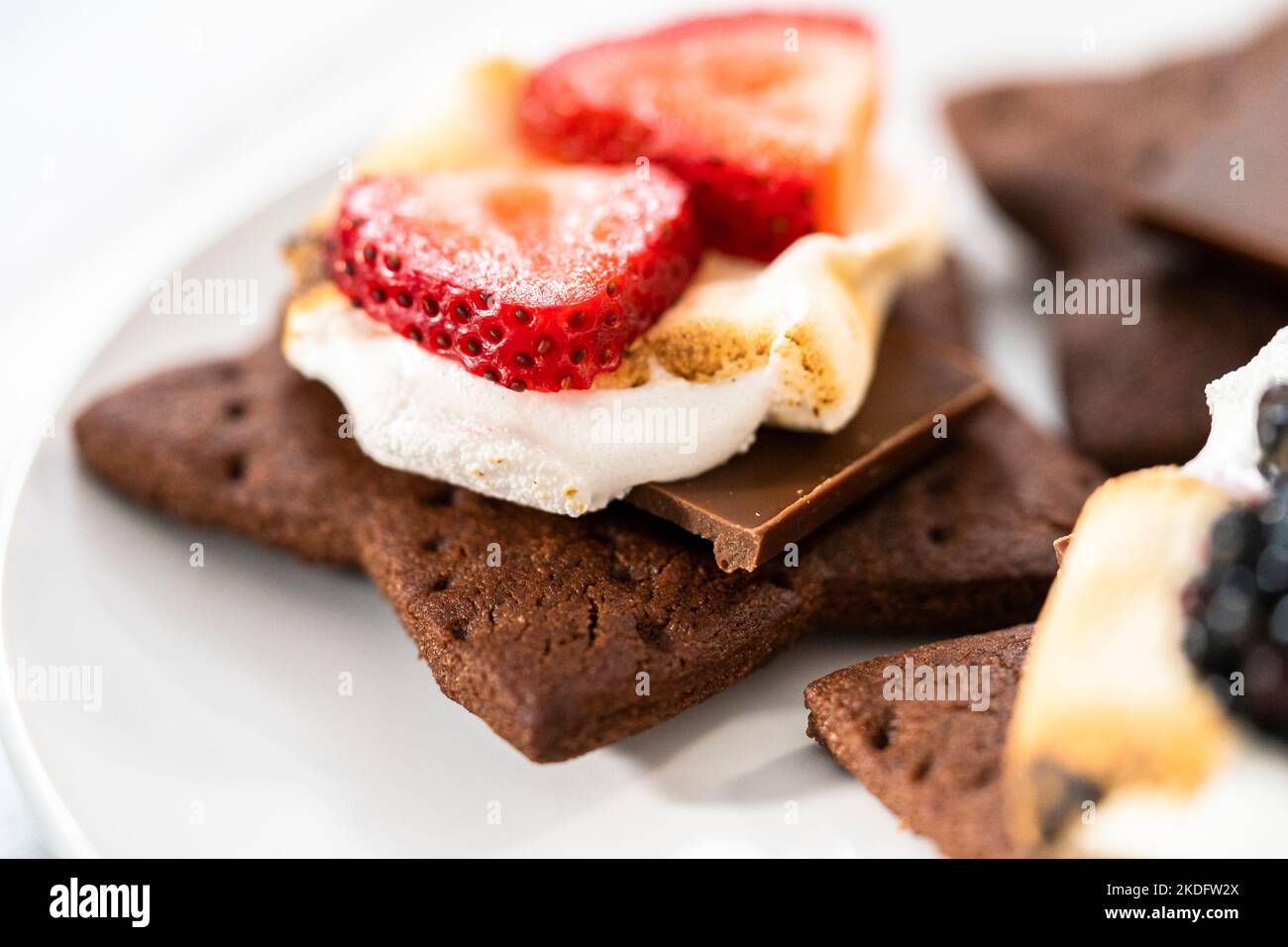 Fruit smores hi-res stock photography and images - Alamy