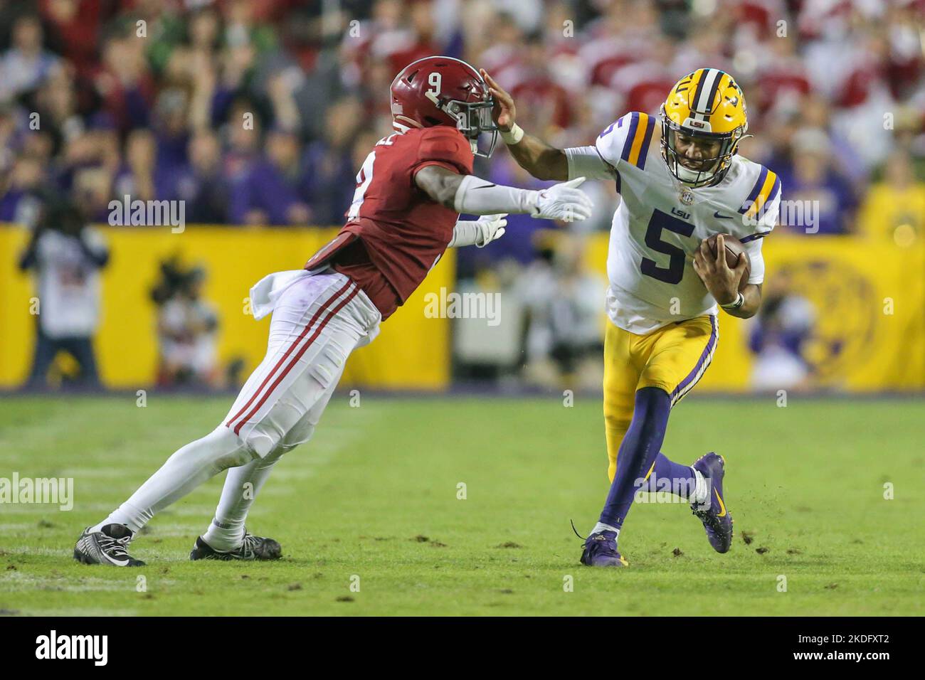 Baton Rouge, LA, USA. 5th Nov, 2022. LSU quarterback Jayden Daniels (5 ...