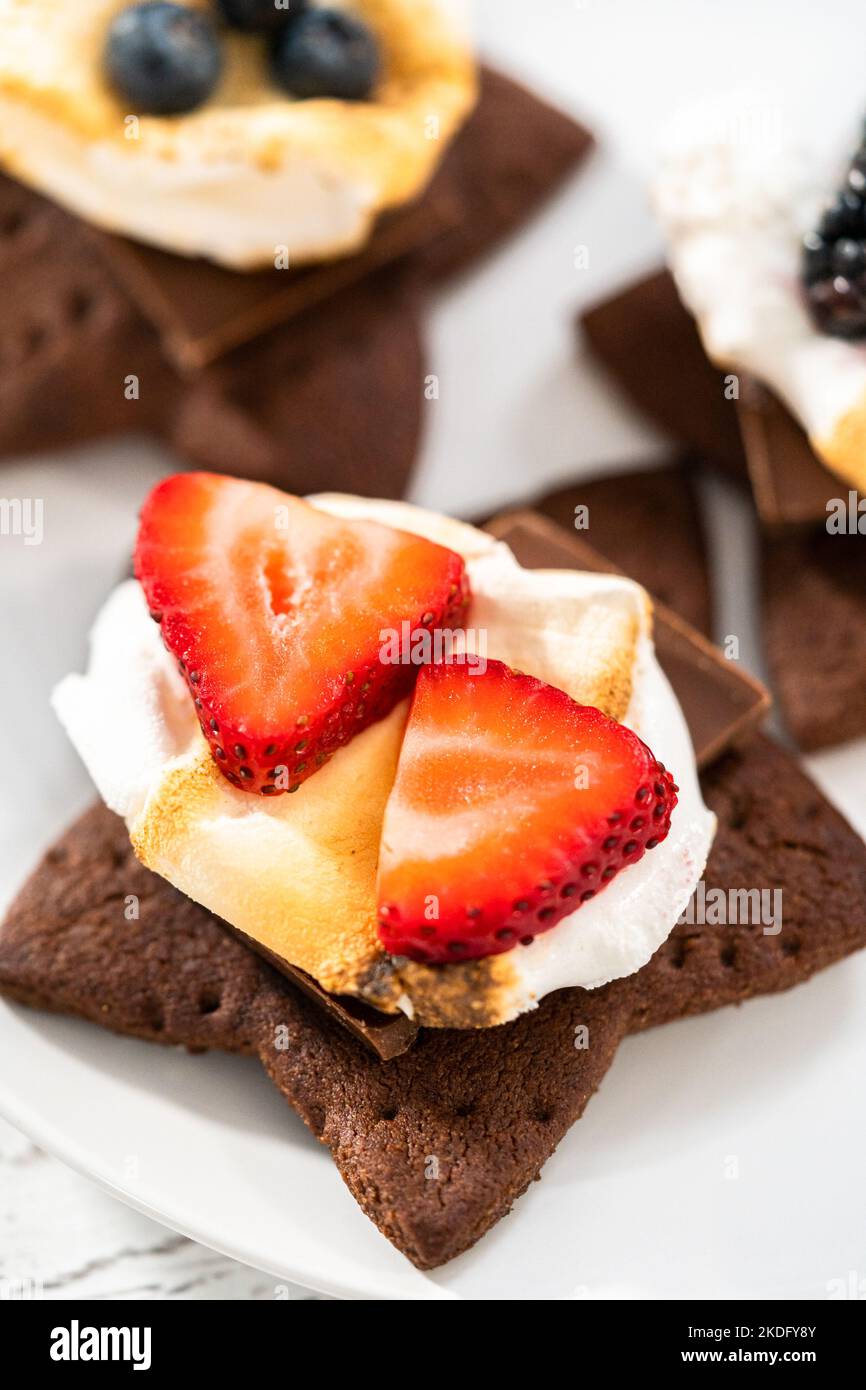Fruit smores hi-res stock photography and images - Alamy