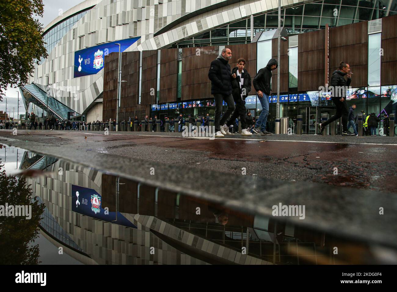 Tottenham hotspur stadium outside hi-res stock photography and images ...