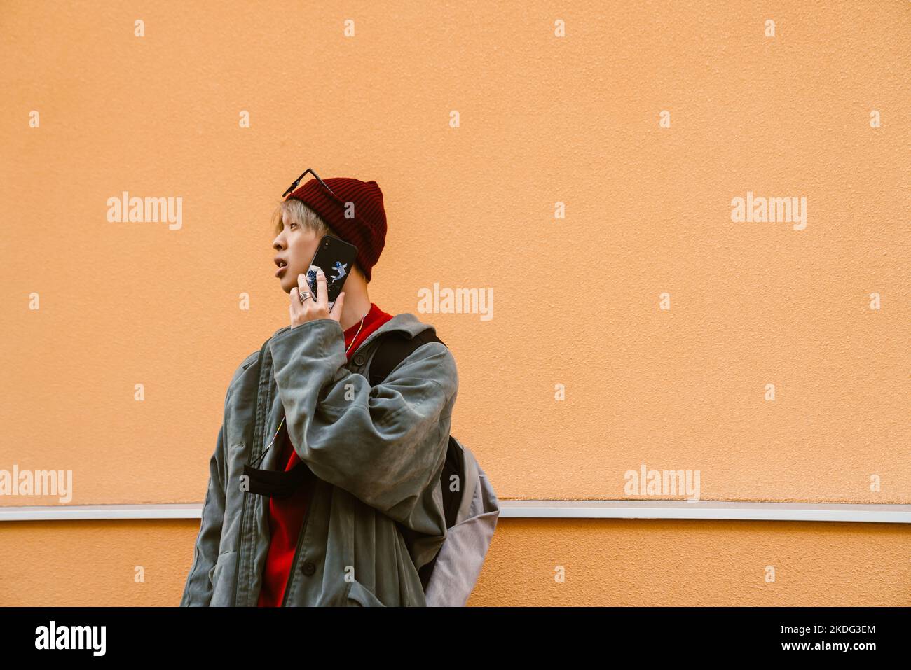 Talking asian boy hi-res stock photography and images - Alamy