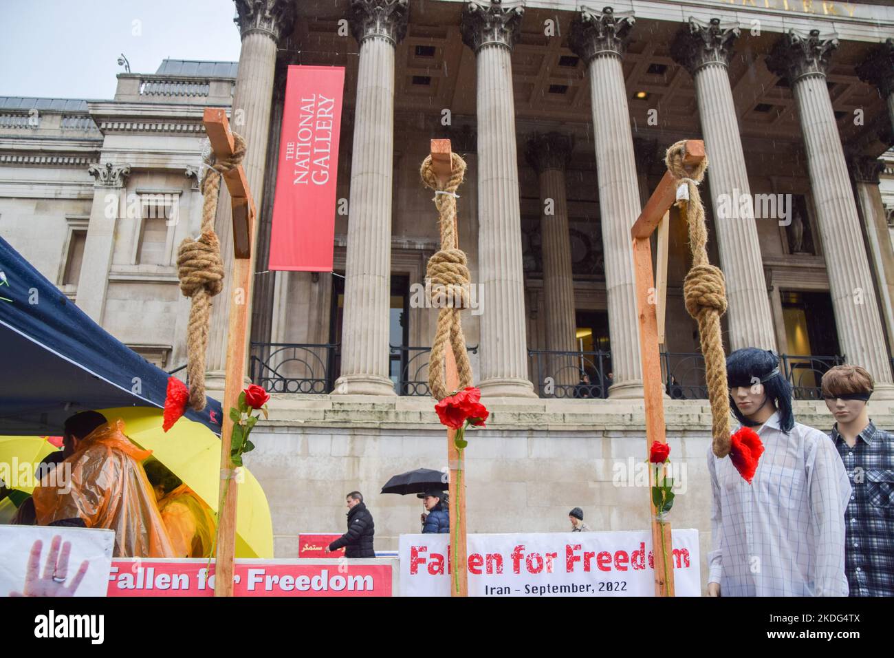 London, UK. 6th November 2022. Protesters set up gallows in Trafalgar ...