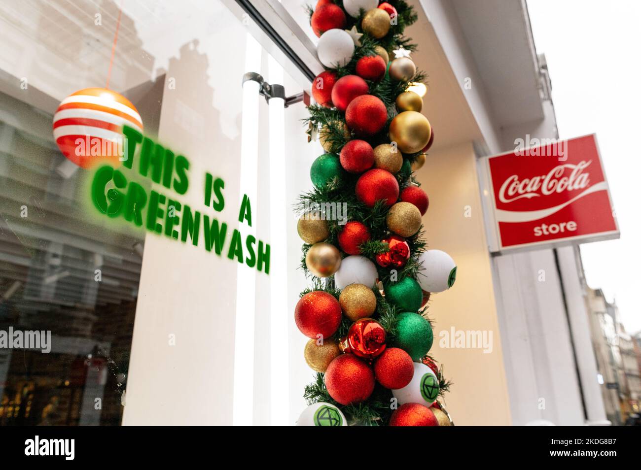 London, UK. 6 November 2022. Extinction Rebellion and Plastic Rebellion ...
