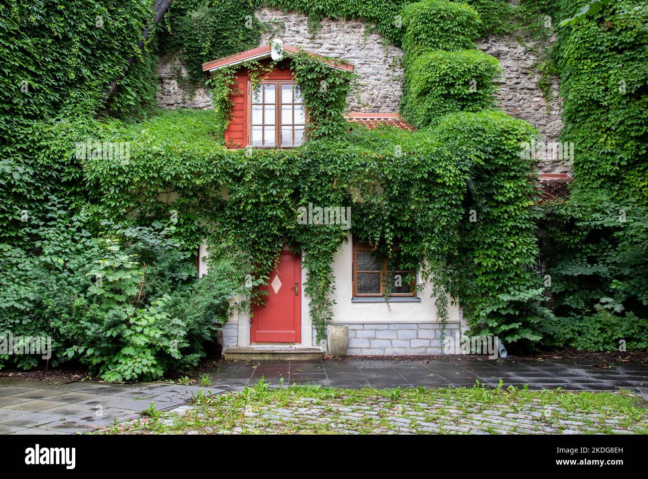 Medieval house wall hi-res stock photography and images - Alamy