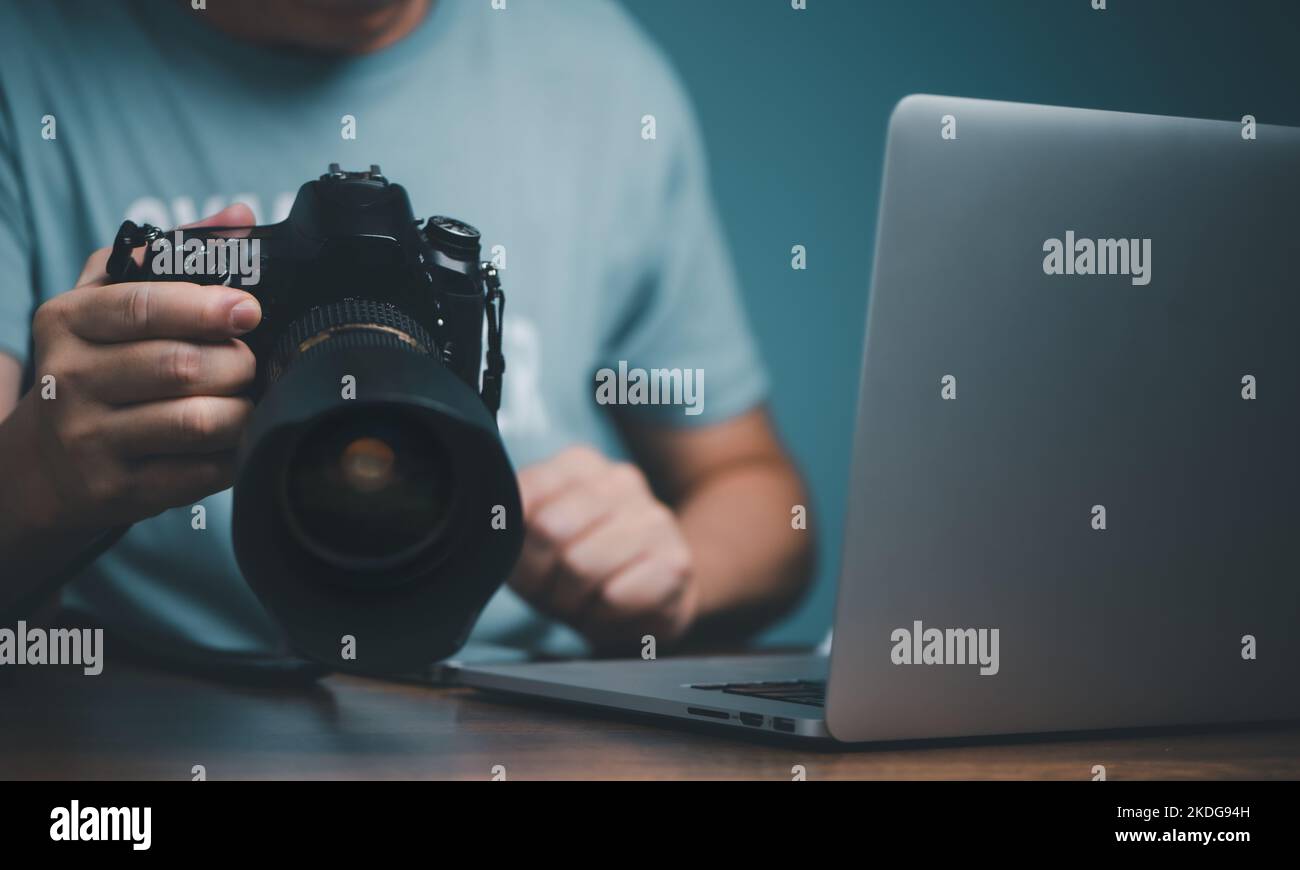 Online photo camera hi-res stock photography and images - Alamy