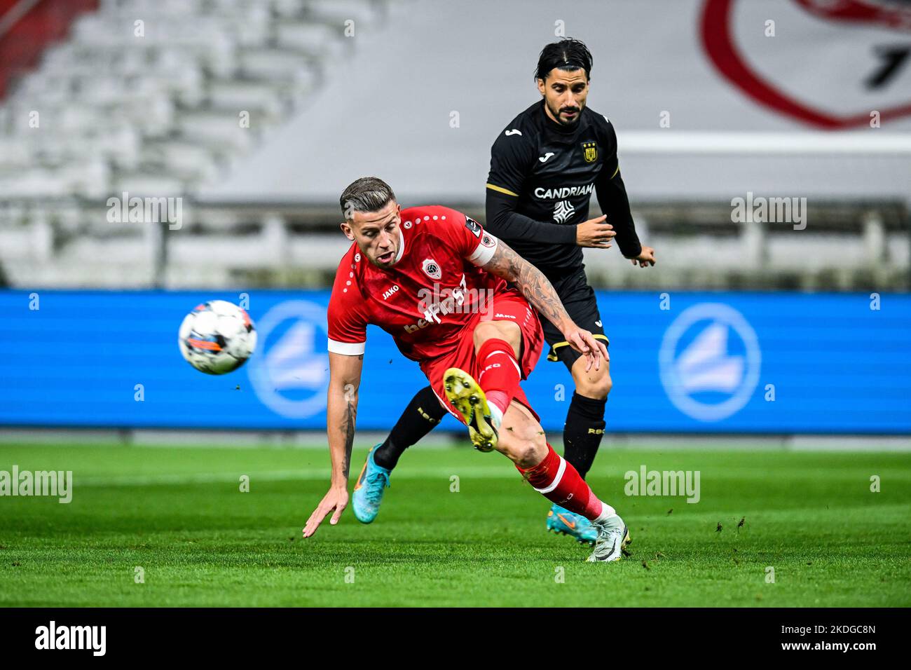 Antwerp's Toby Alderweireld and Anderlecht's Lior Refaelov pictured in ...