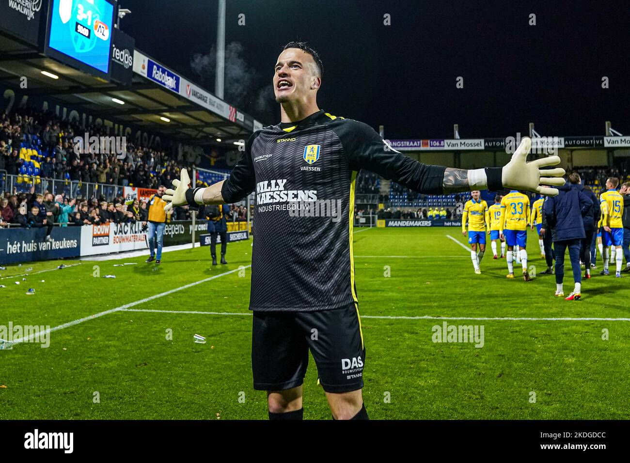 WAALWIJK, NETHERLANDS - NOVEMBER 6: goalkeeper Etienne Vaessen of RKC ...