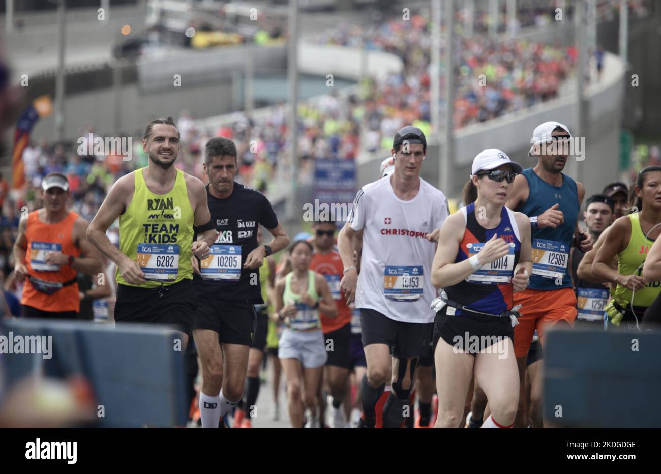 Handcycle new york marathon 2022 hi-res stock photography and images ...