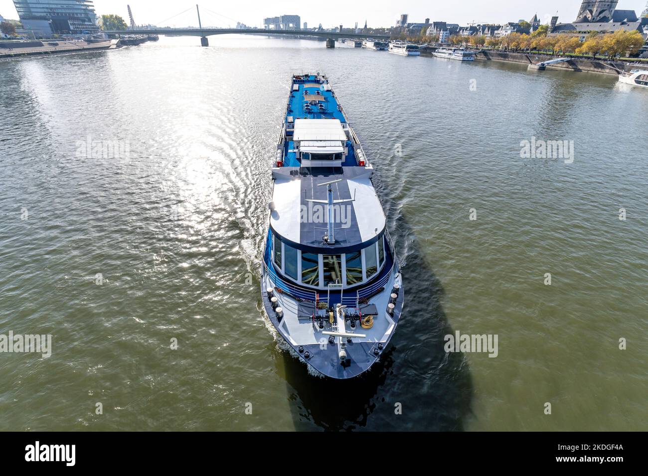 Cruise ship on the river hi-res stock photography and images - Alamy