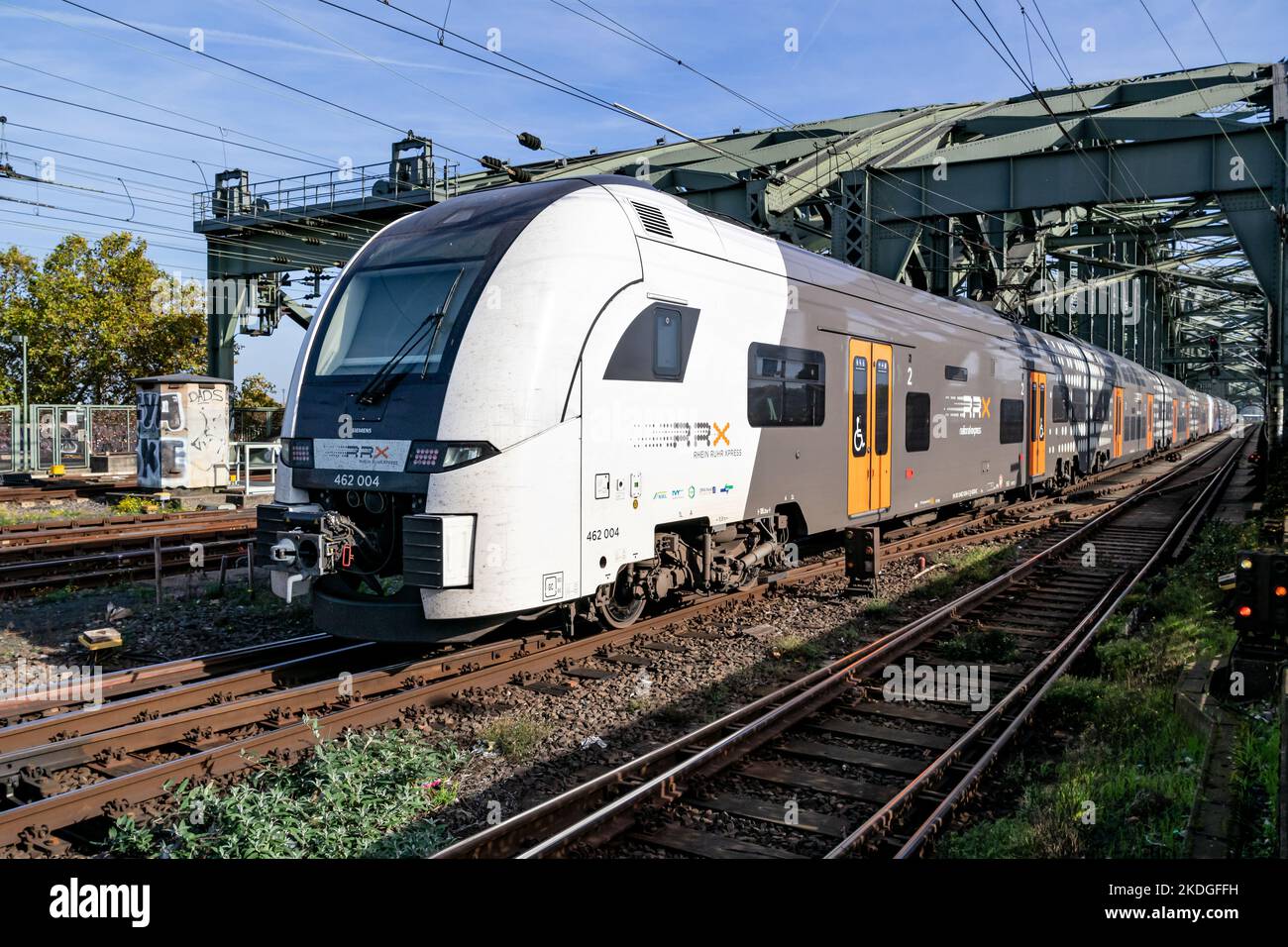 RRX Rhein-Ruhr-Express Siemens Desiro HC regional train on the Hohenzollern Bridge in Cologne ...