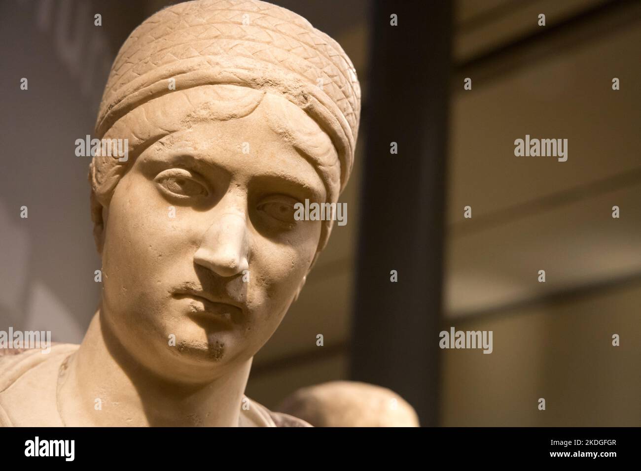 Leiden, The Netherlands - JAN 04, 2020: a statue of a woman looking ...