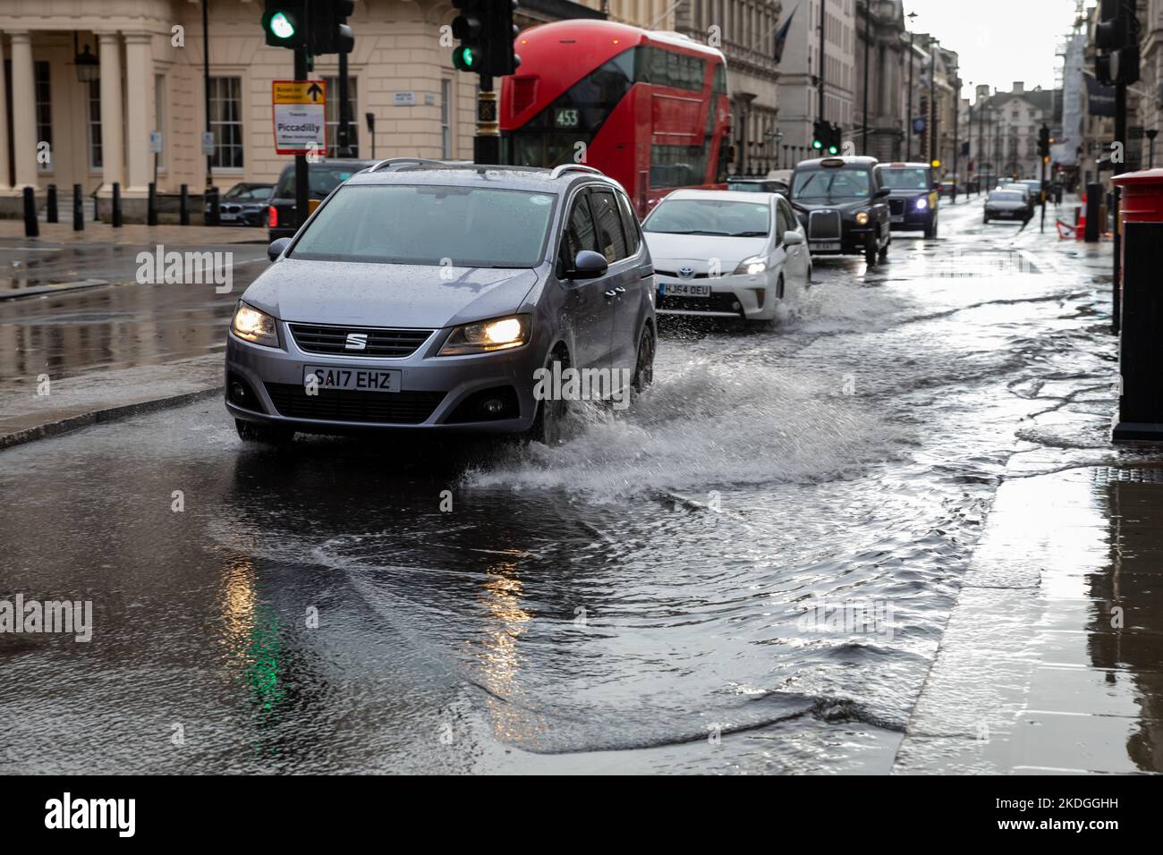 There was a large amount of flooding caused by storm in London.Cars ...