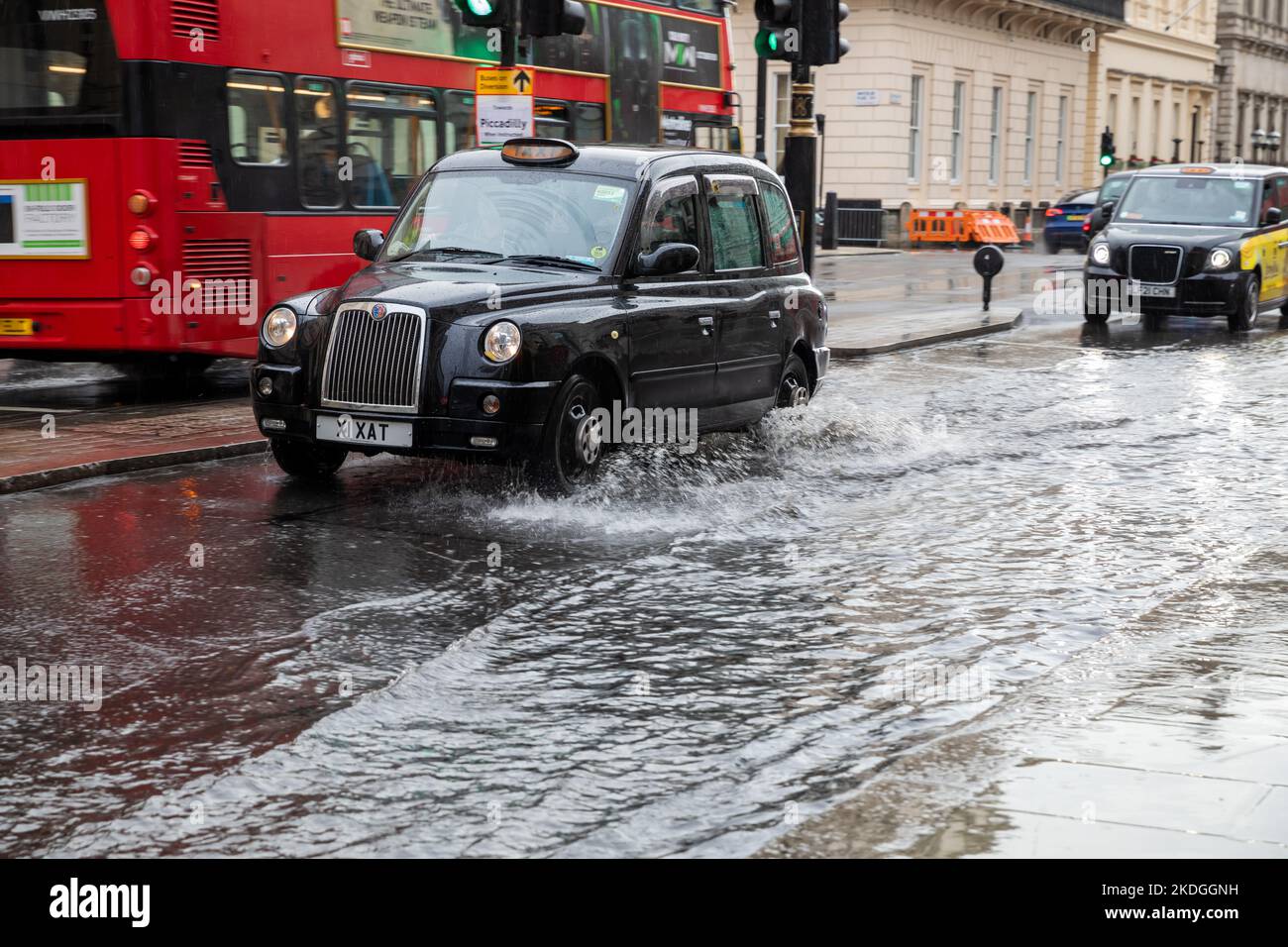 There was a large amount of flooding caused by storm in London.Cars ...