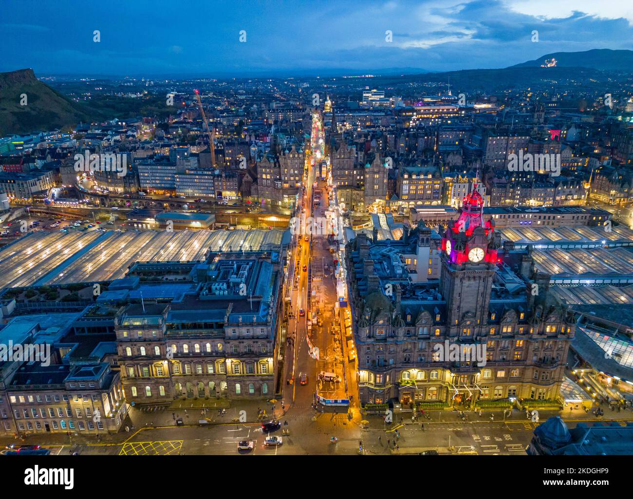 Aerial view of skyline of Edinburgh along North Bridge at dusk ...