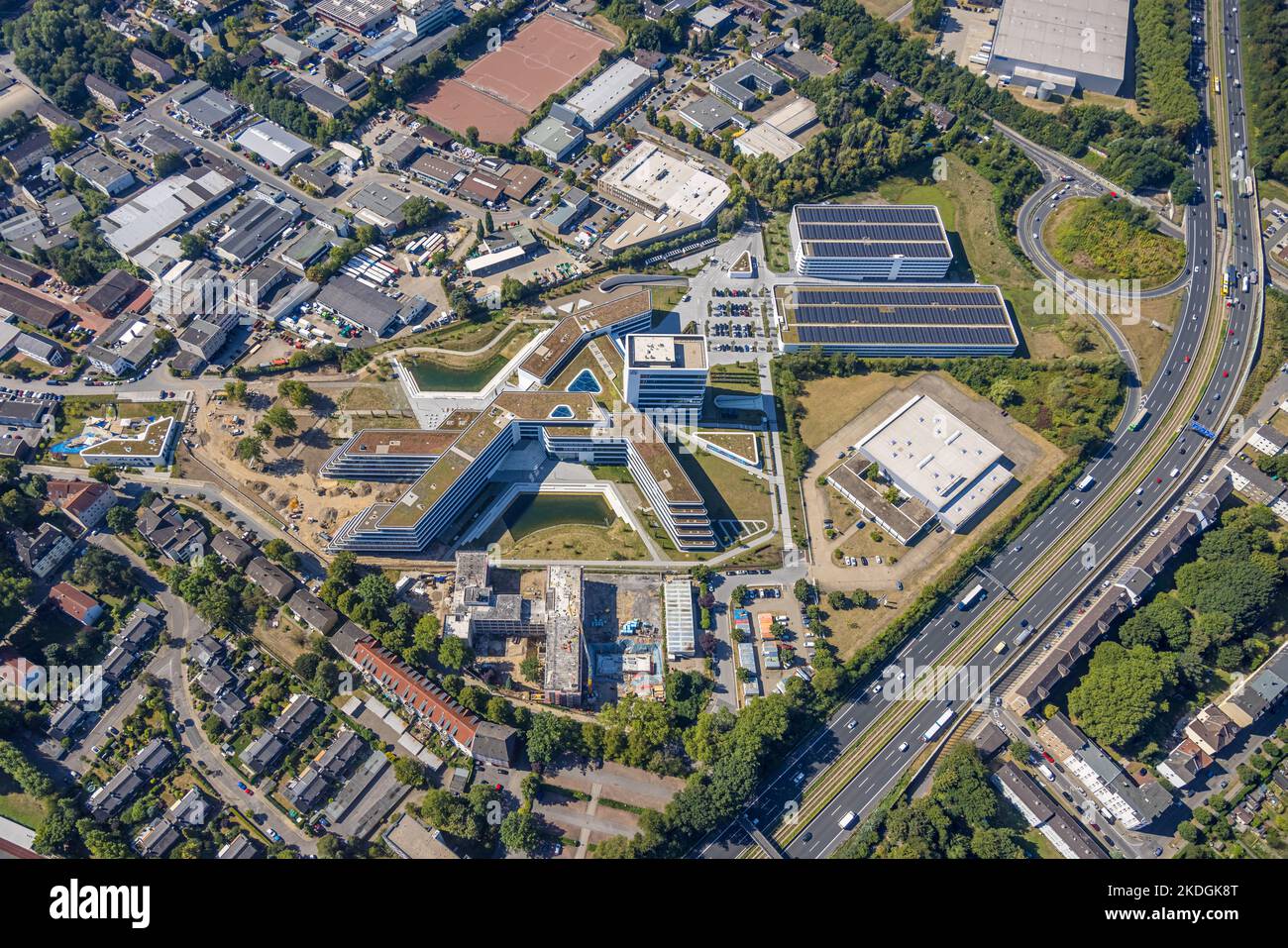 Aldi supermarket with solar roof hi-res stock photography and images ...