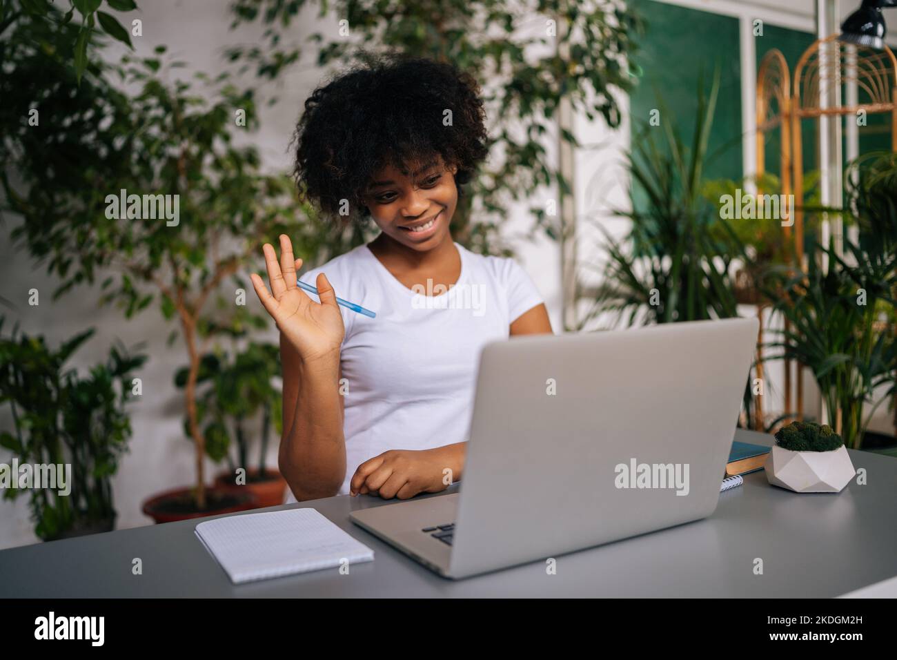 Black woman zoom chat hi-res stock photography and images - Alamy