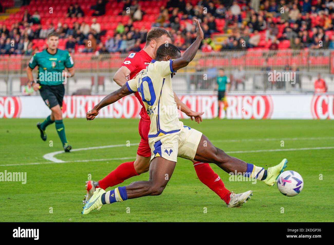 Yayah Kallon (#30 Hellas Verona FC) during the Italian championship ...