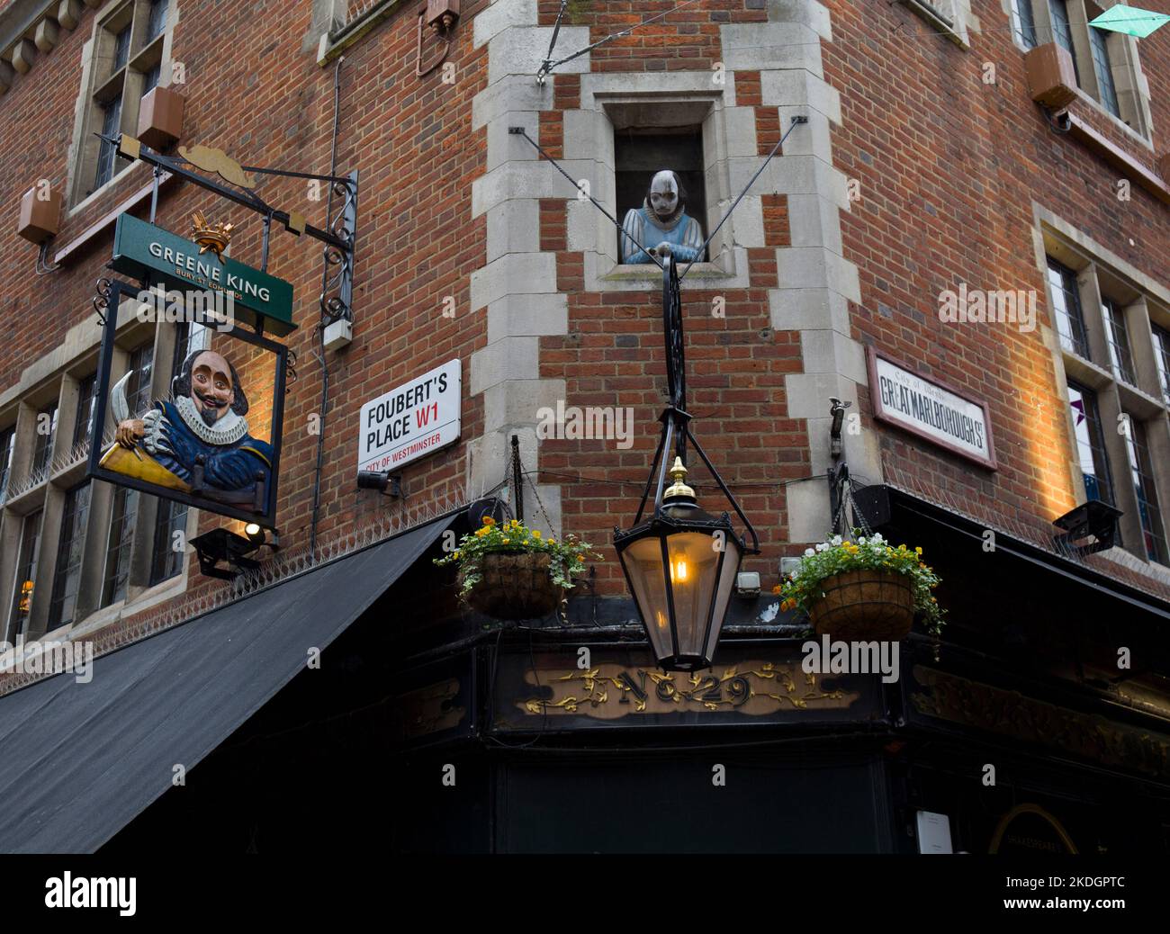 Shakespeares head london hi-res stock photography and images - Alamy
