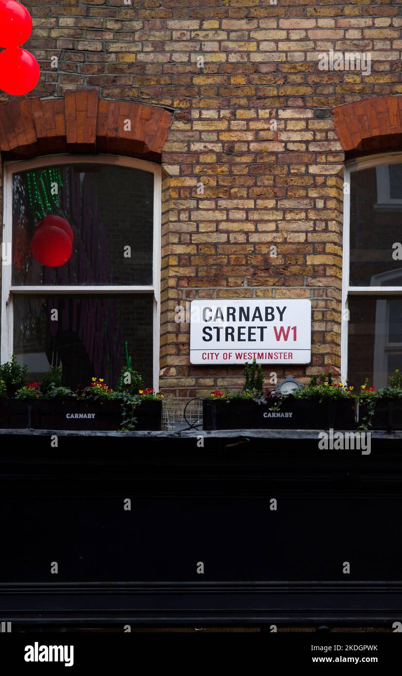 Iconic carnaby street hi-res stock photography and images - Alamy