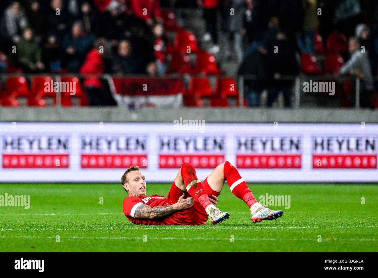 Antwerp's Ritchie De Laet shows defeat after a soccer match between ...