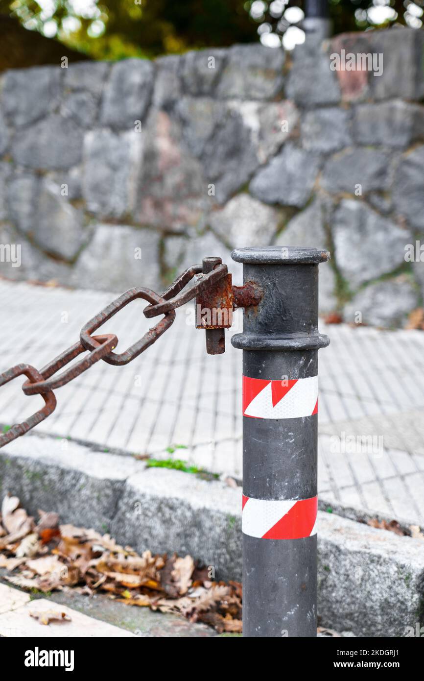 Driveway chain entrance hi-res stock photography and images - Alamy