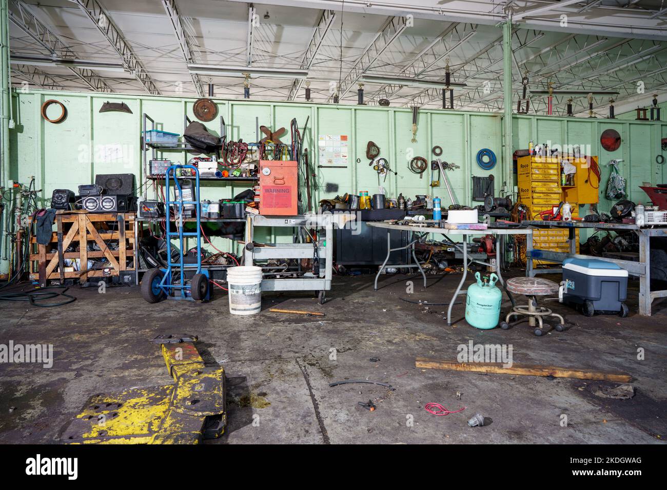 Miami, FL, USA - October 18, 2022: Old messy car repair garage with ...
