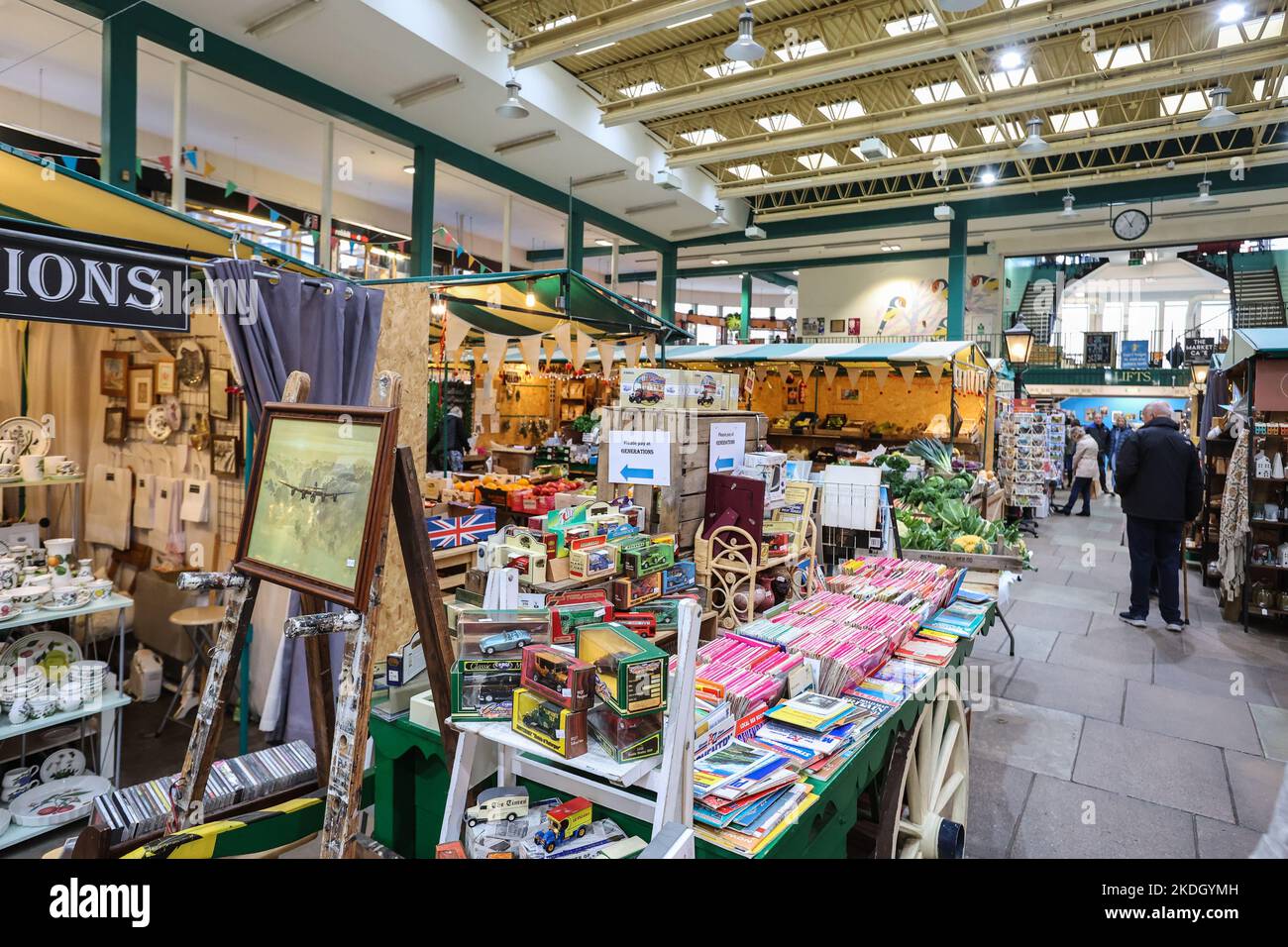 Undercover shops and market stalls hi-res stock photography and images ...