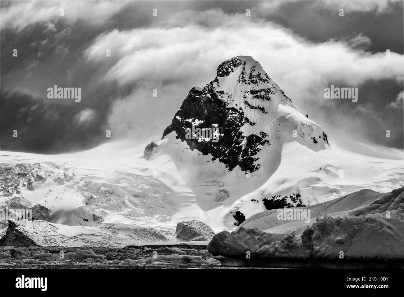 Majestic panoramic landscape view Black and White Stock Photos & Images ...