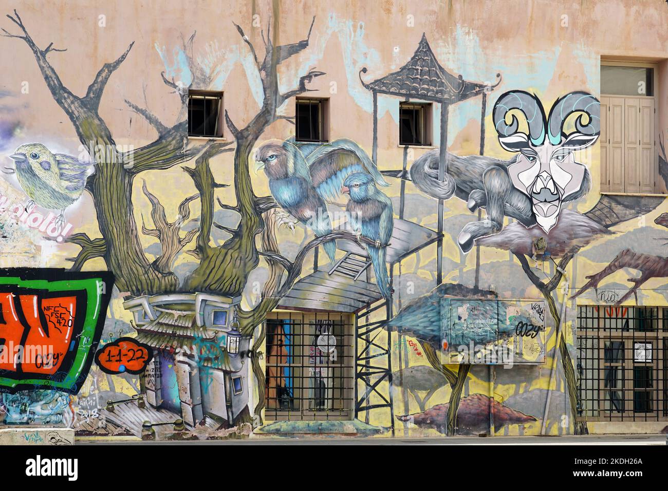 Greek graffiti rethymnon crete hi-res stock photography and images - Alamy