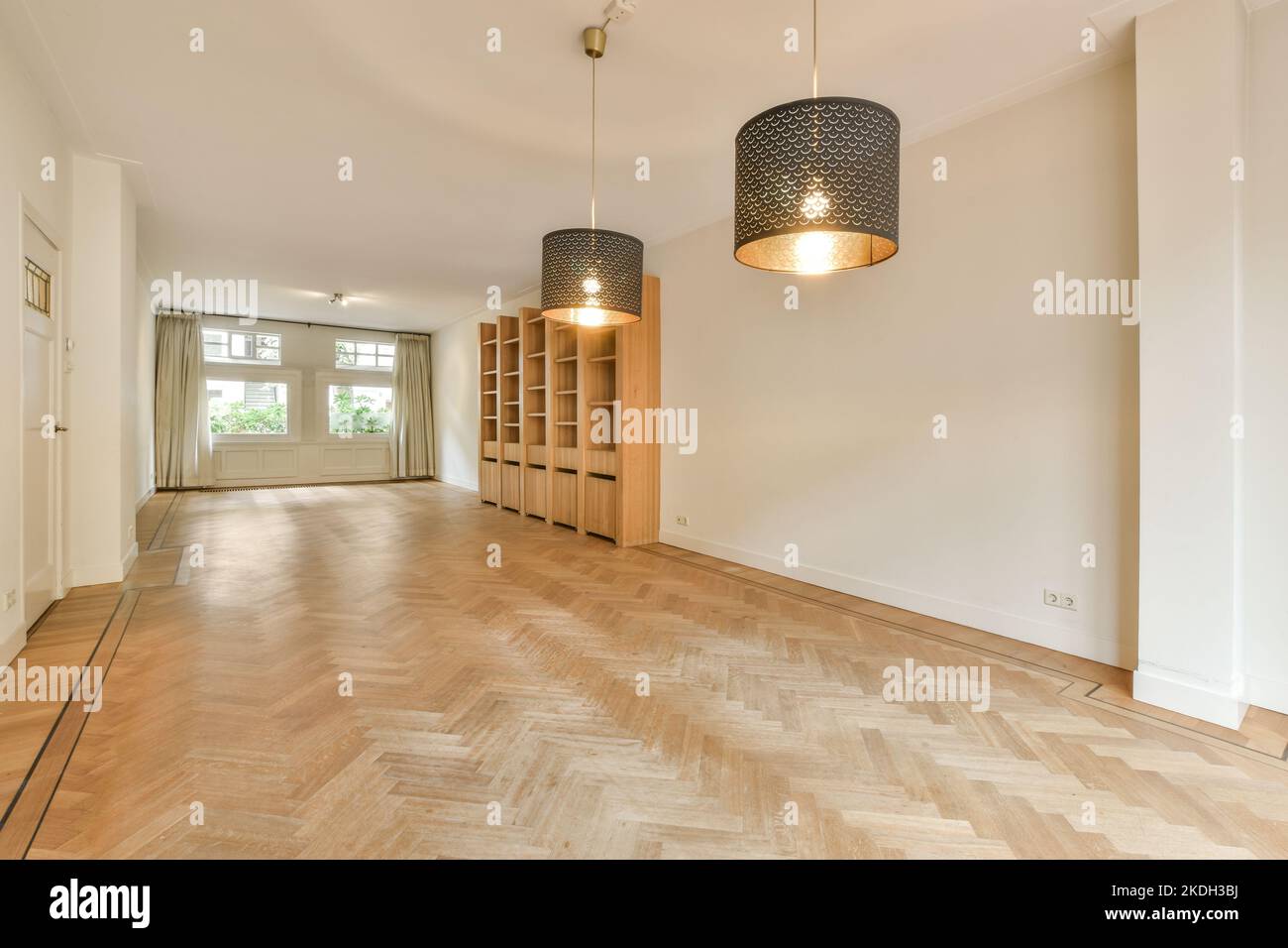A cozy and spacious empty room in a luxury house Stock Photo - Alamy