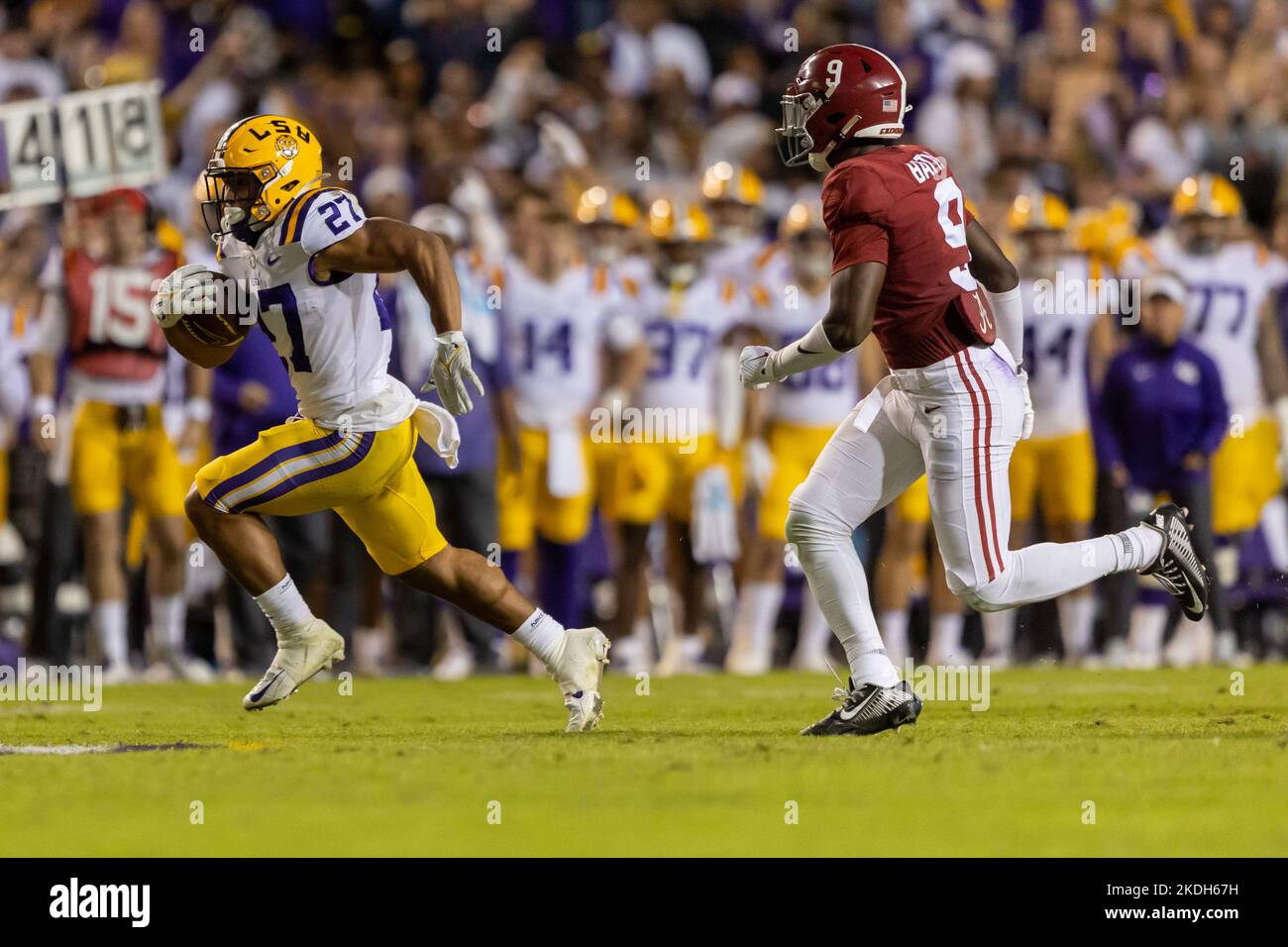 Back battle for the ball hi-res stock photography and images - Alamy