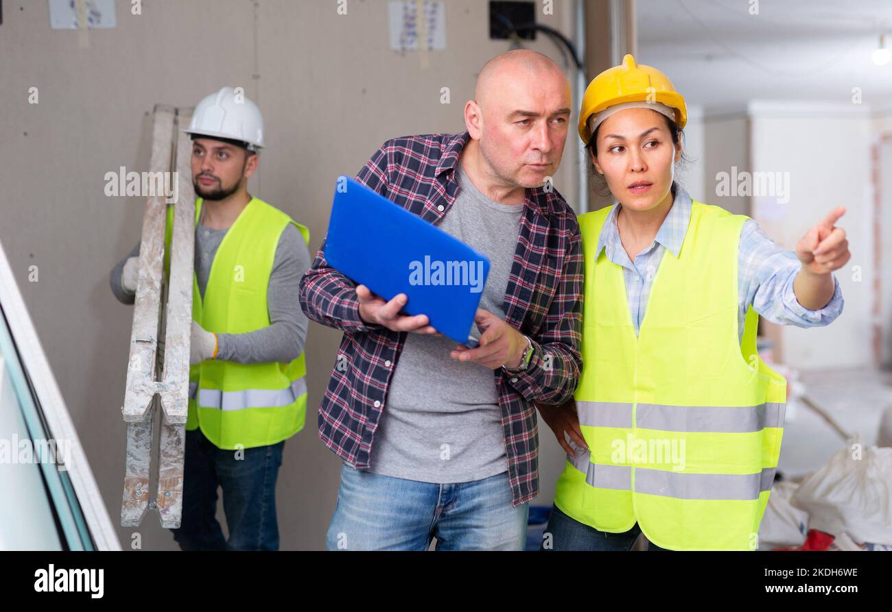 Architect and engineer discussing work in construction site Stock Photo ...