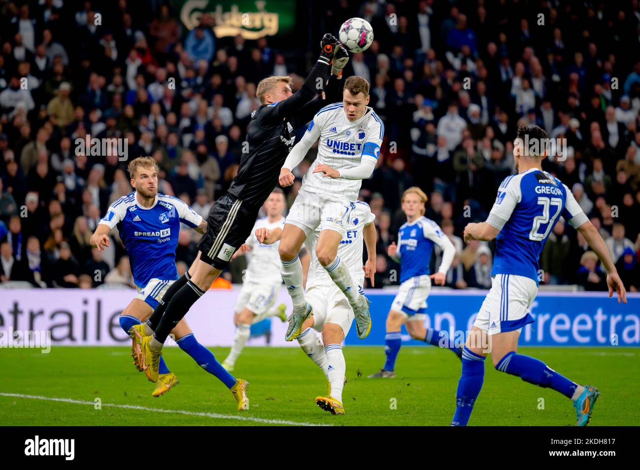 Copenhagen, Denmark. 06th Nov, 2022. Goalkeeper Mads Kikkenborg (16) of ...