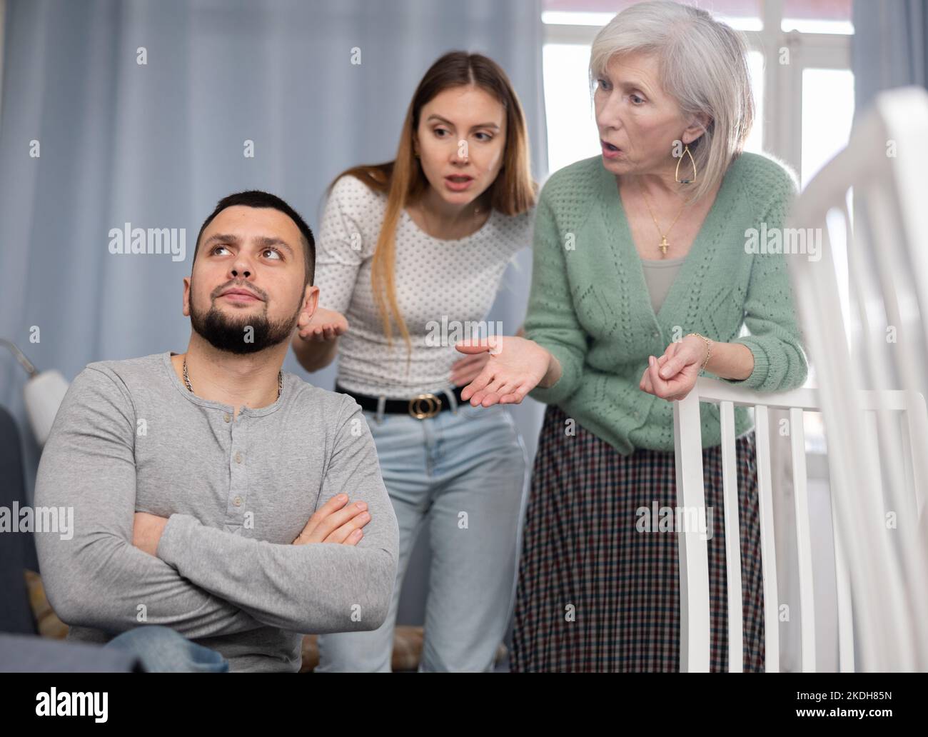 Women arguing at home hi-res stock photography and images - Alamy