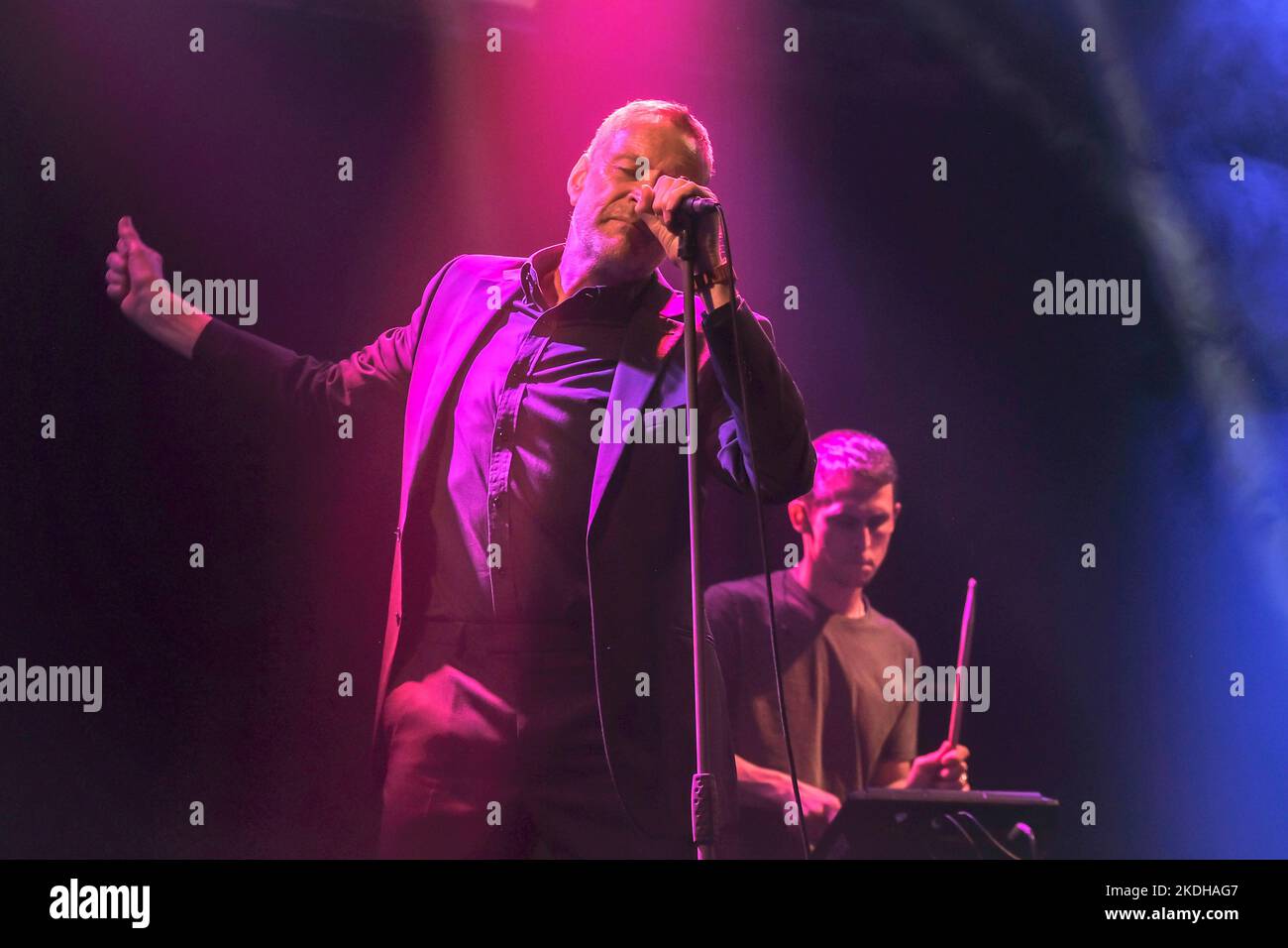 1980s pop chart hi-res stock photography and images - Alamy