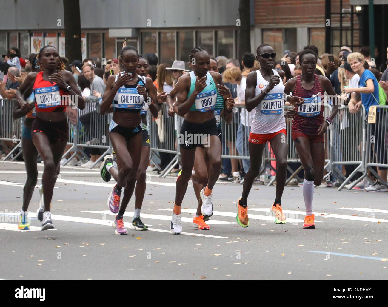 November 6, 2022, New York City, New York, USA: Elite women runners (L ...