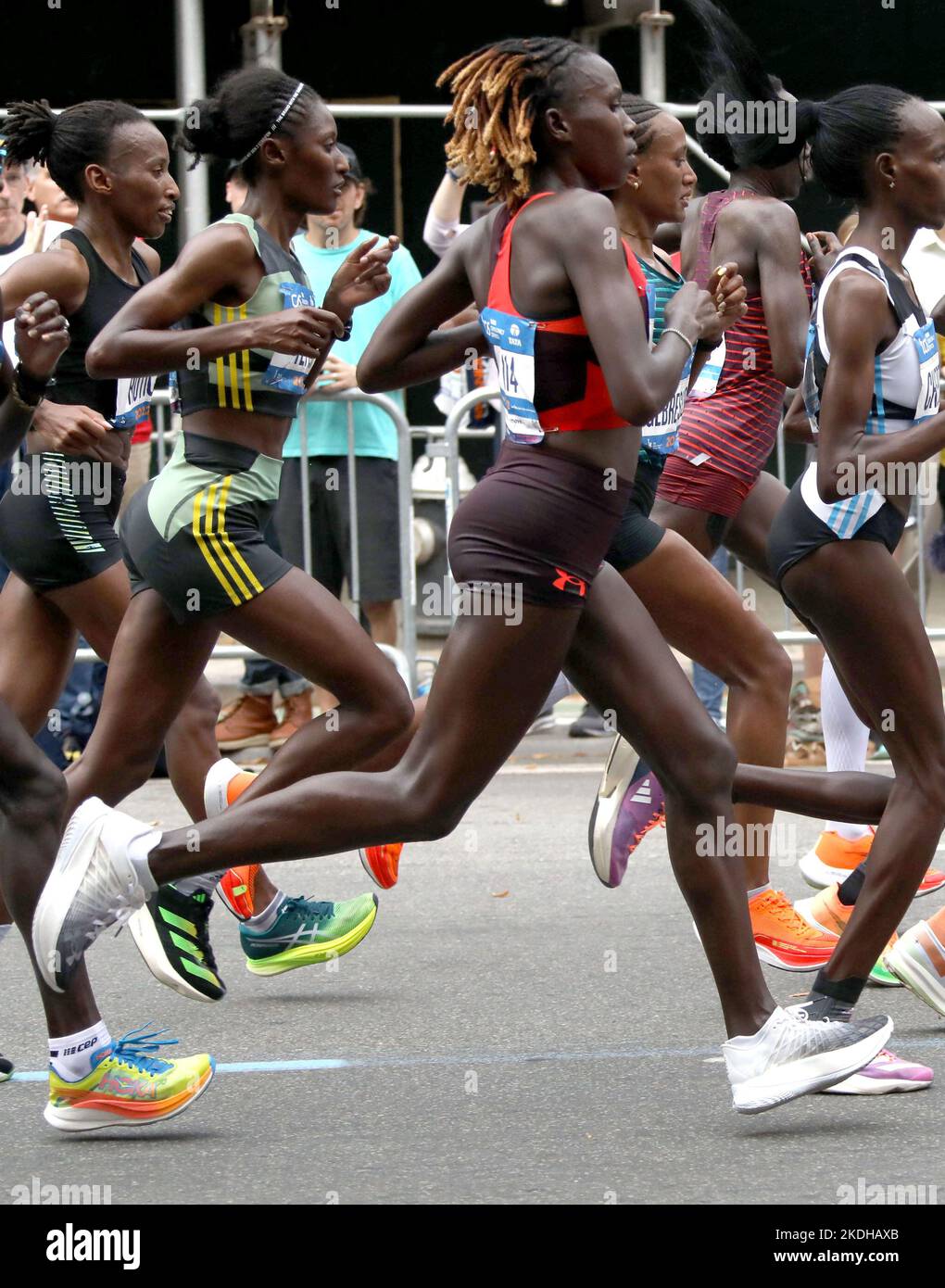 November 6, 2022, New York City, New York, USA: Elite woman runner 1st ...
