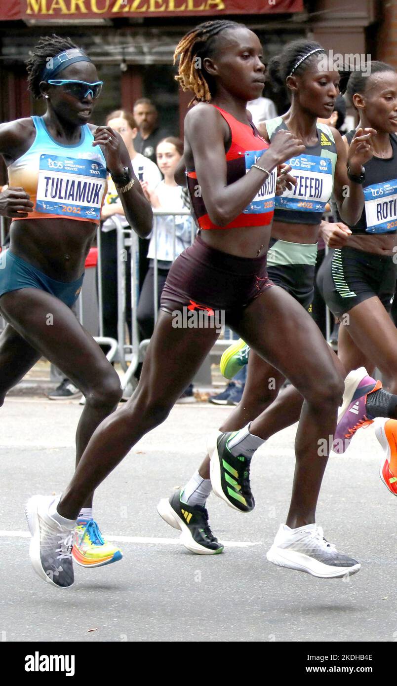 November 6, 2022, New York City, New York, USA: Elite woman runner 1st ...