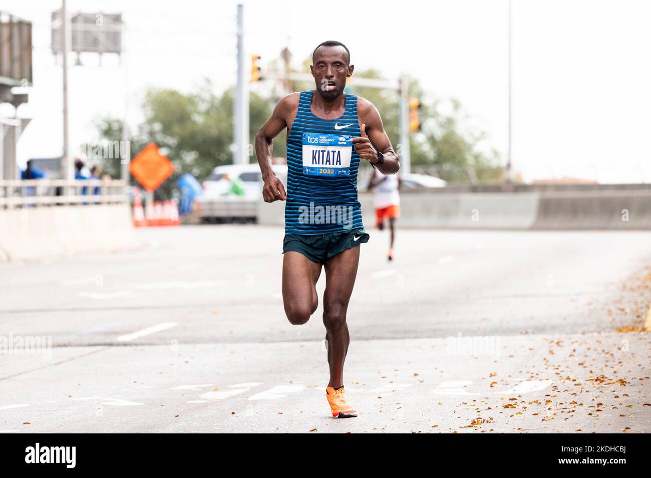 Shura Kitata (ETH) entering Harlem from the Bronx via the Madison ...