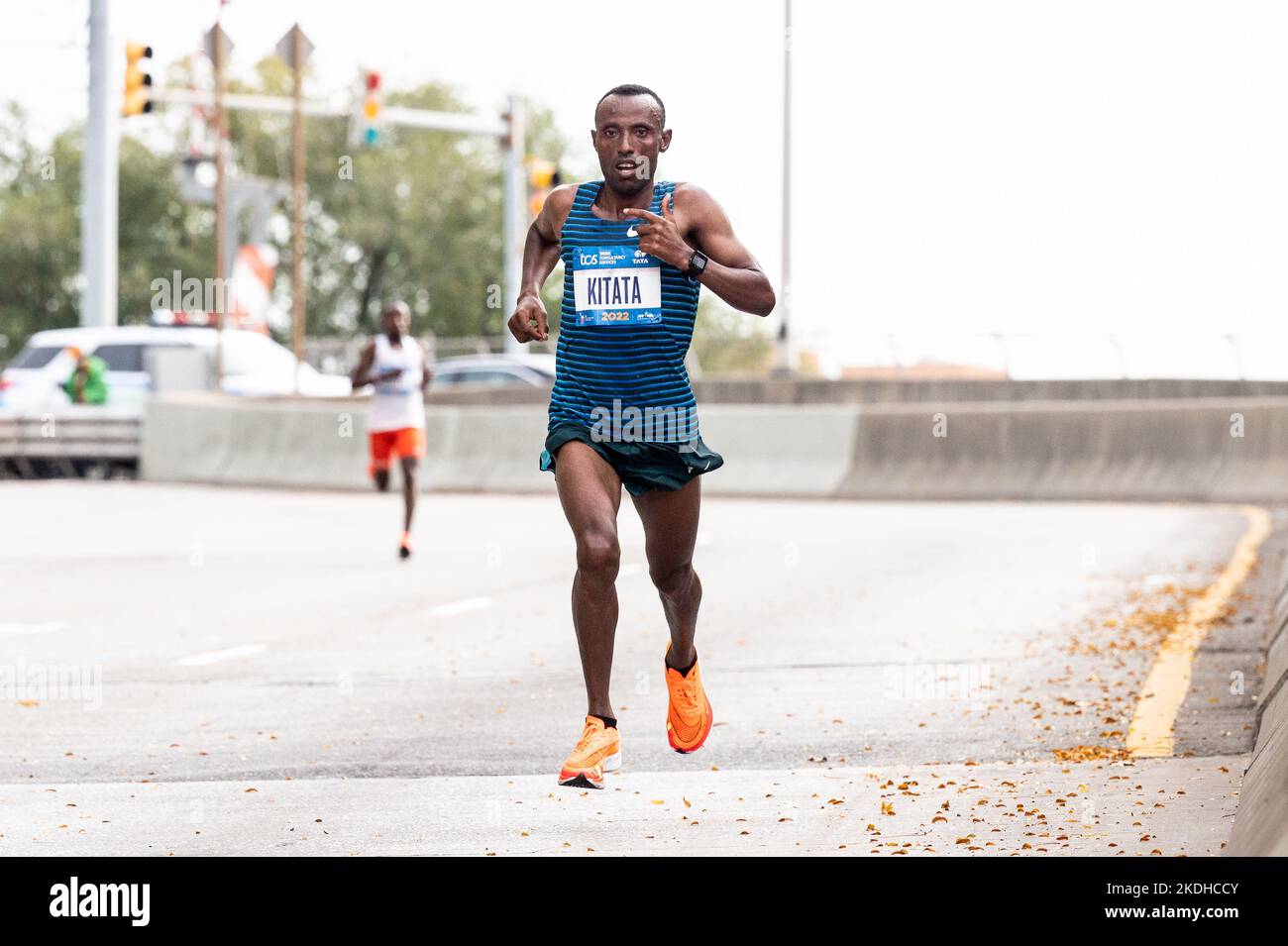 Shura Kitata (ETH) entering Harlem from the Bronx via the Madison ...