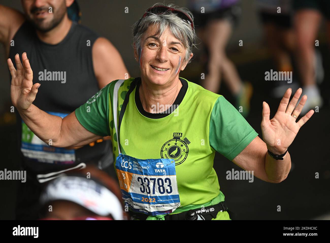 New York, USA. 06th Nov, 2022. Runners make their way over the Ed Koch ...
