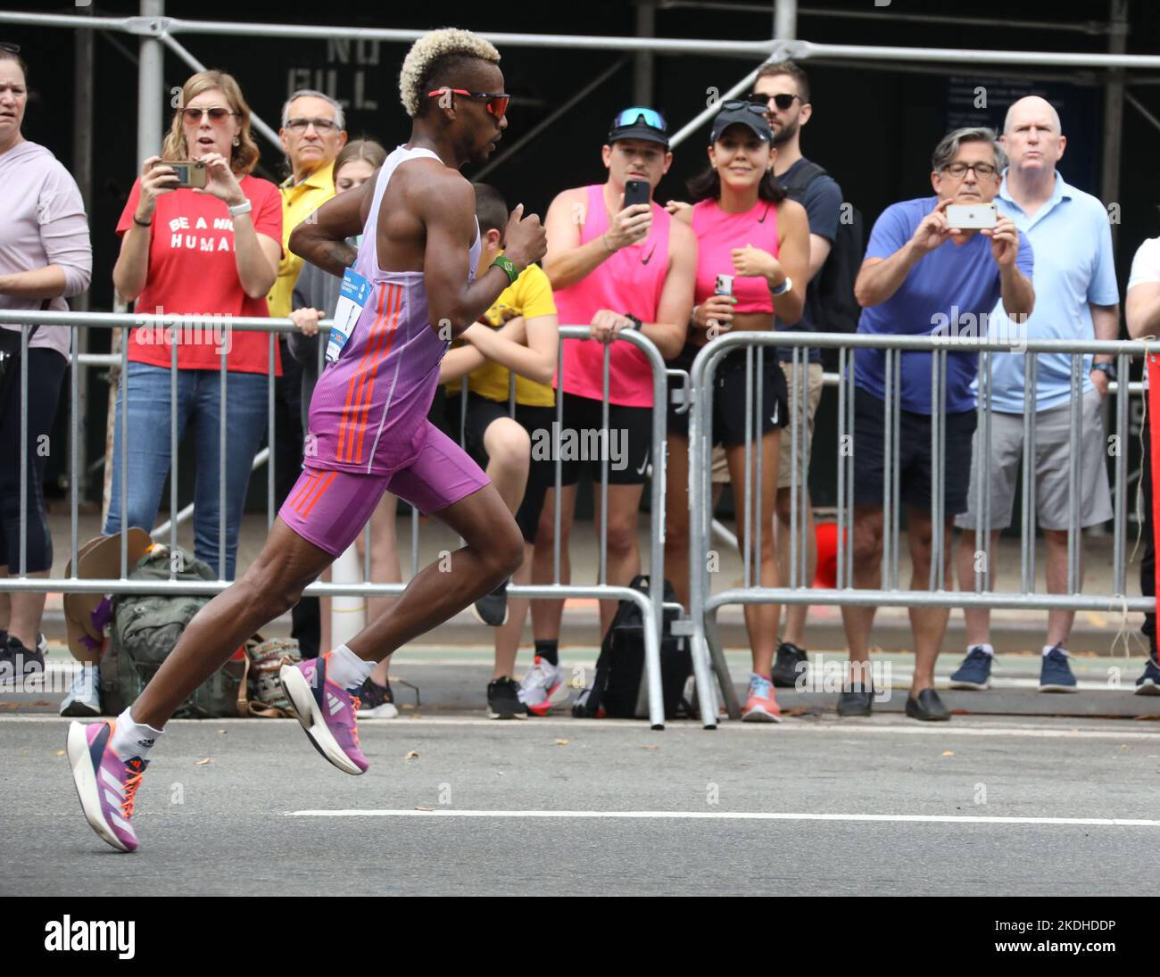 November 6, 2022, New York City, New York, USA: Runners seen on 1st ...