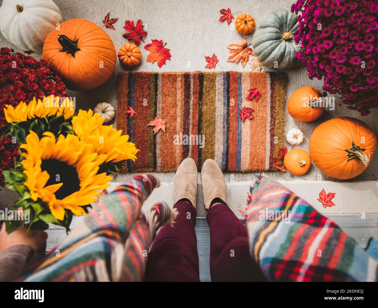 Old woman fall home hi-res stock photography and images - Alamy