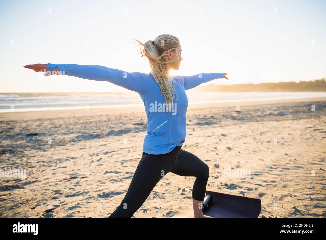 People during golden hour hi-res stock photography and images - Alamy