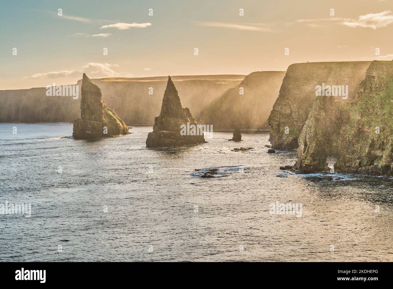 Pictorial duncansby head sea stacks hi-res stock photography and images - Alamy