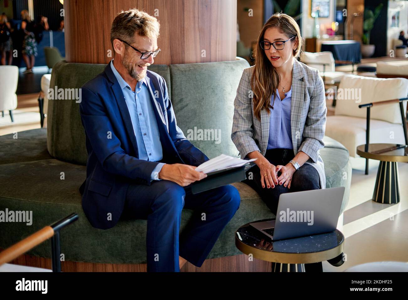 Woman uses smartphone in urban hi-res stock photography and images - Alamy