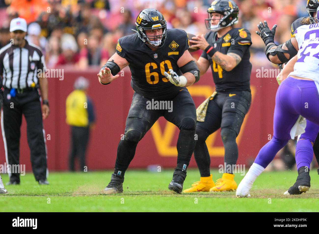 Landover, MD, USA. 6th Nov, 2022. Washington Commanders center Tyler ...