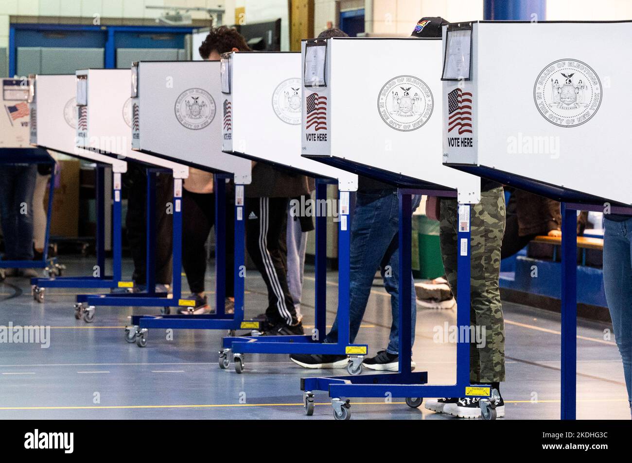 Voting booth usa 2022 united states hi-res stock photography and images ...